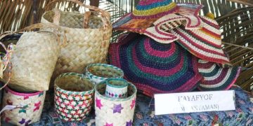 Anyaman Daun Pandan khas Arborek di Raja Ampat