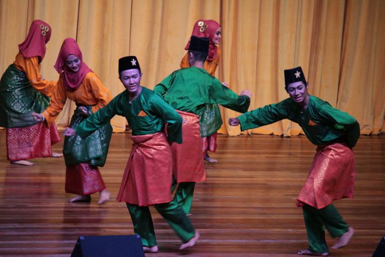 Tari Zapin, Cerminan Keindahan Budaya Riau